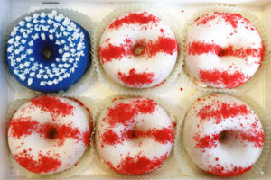 10 Amazing 4th Of July Donuts! - B. Lovely Events