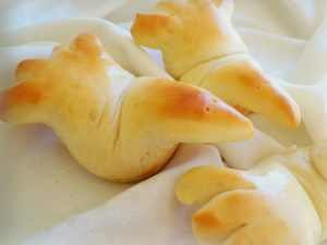 Turkey Shaped Dinner Rolls! - B. Lovely Events