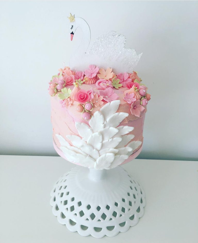 We Are SMITTEN For These Swan Cakes! - B. Lovely Events