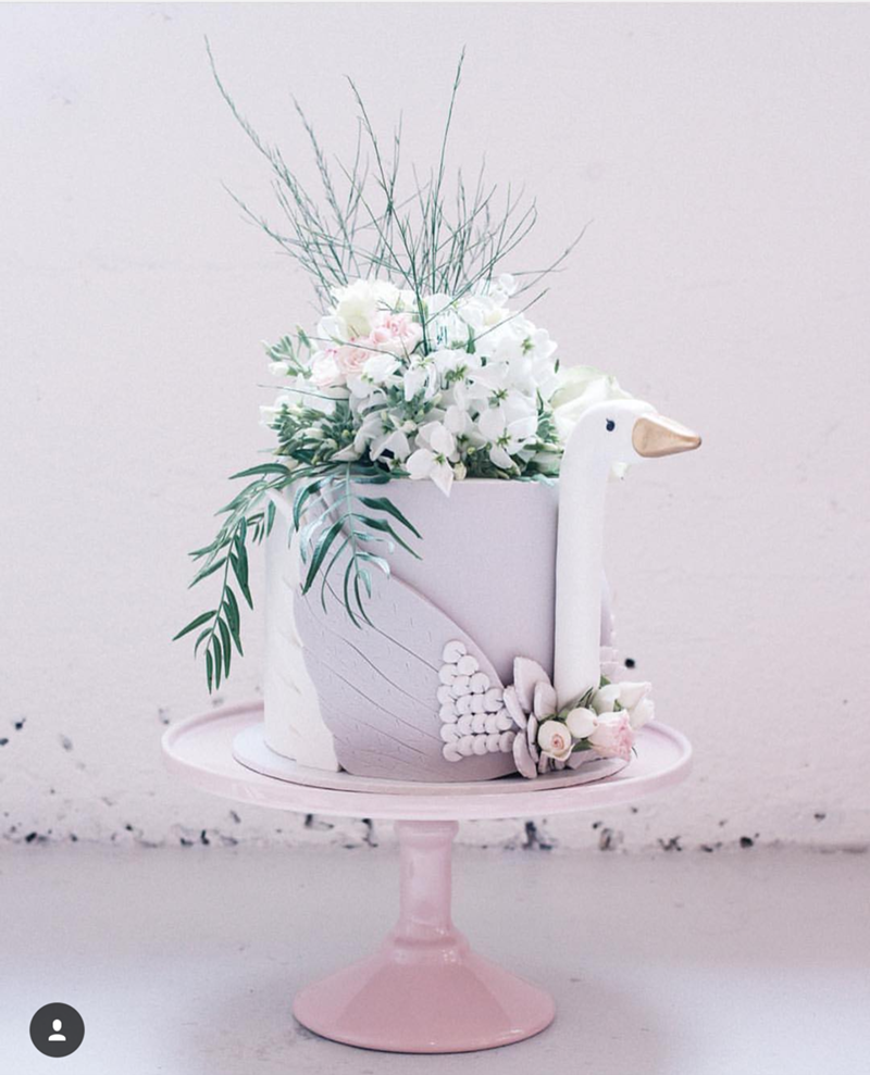 We Are SMITTEN For These Swan Cakes! - B. Lovely Events